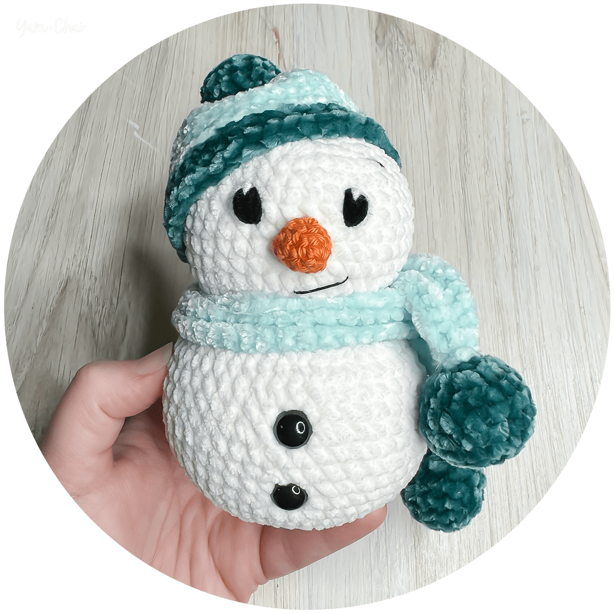 Amigurumi Snowmen | Yarn + Chai